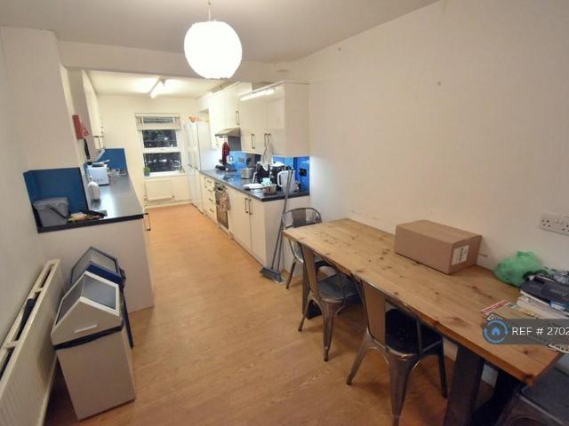 Hillside Court, Reading, RG1 4 bed terraced house to rent £2,700 pcm £623 pw