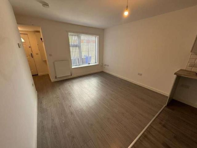Hillside Crescent, Walmersley, BL9