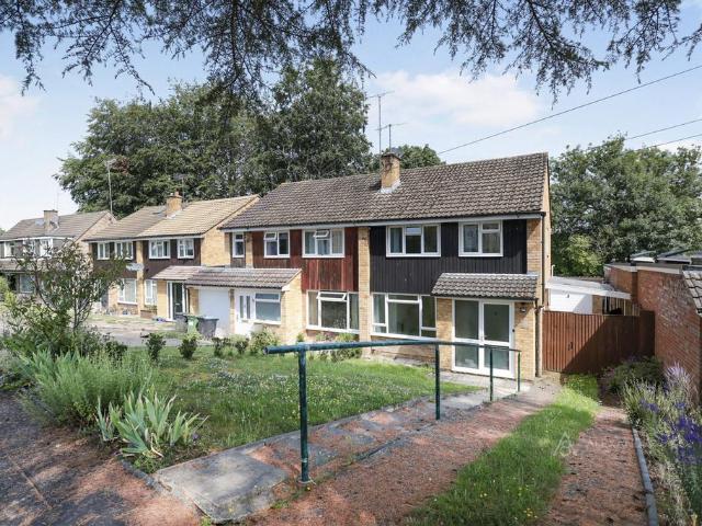Hillside Gardens, Berkhamsted, HP4 3 bed semi detached house to rent £1,850 pcm £427 pw