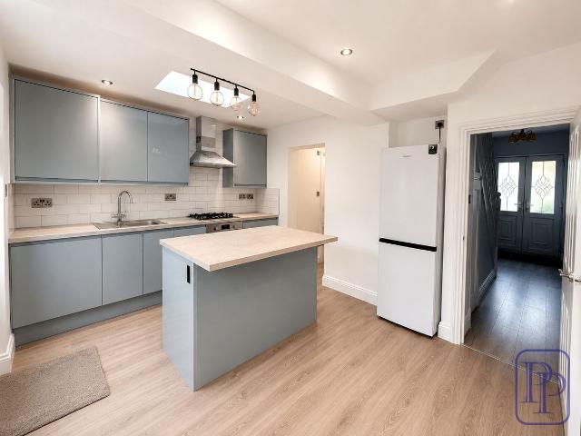 Hillside Gardens, Walthamstow E17, 4 bed semi detached house to rent, £3,500 pcm | PrimeLocation