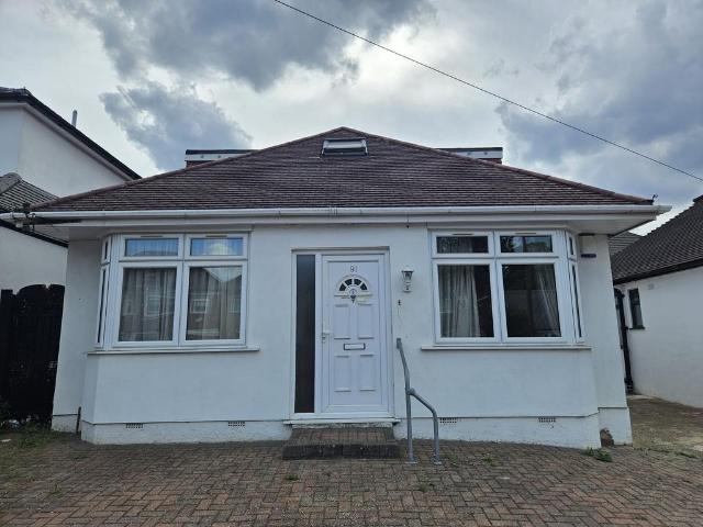 HILLSIDE GARDENS 3 bed chalet to rent £2,595 pcm £599 pw