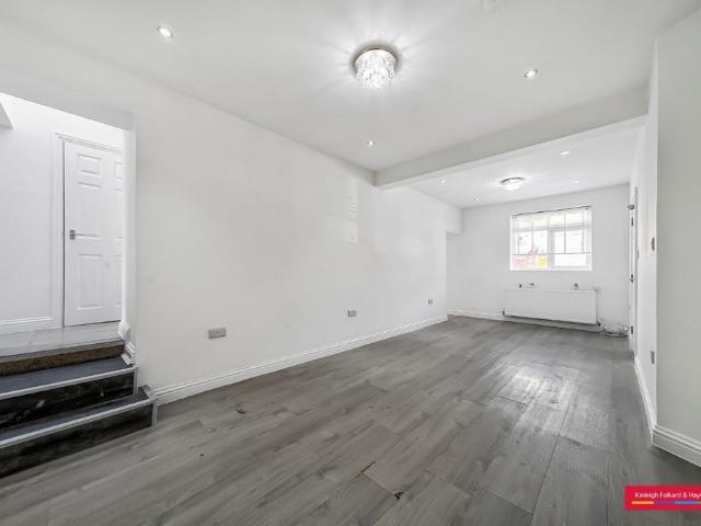 Hillside Grove, Southgate, London, N14 4 bed terraced house to rent £3,250 pcm £750 pw