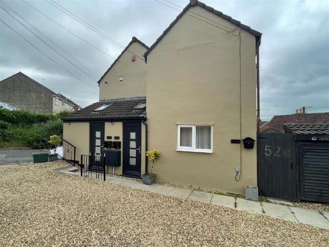 Hillside House, Coalpit Heath BS36 2 bed flat to rent £1,150 pcm £265 pw
