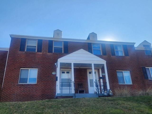 Hillside Meadows Studio Apartment for Rent at 1526 Parkline Dr, Whitehall, PA 15227 Whitehall