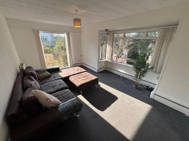 Hillside Road, Glasgow, G43 1BY
