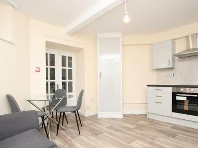 Hillstead House, Weston Park East, 3 Bedroom Flat