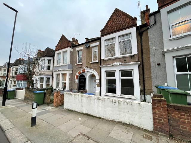 Hillreach, London SE18, 5 bed terraced house to rent, £2,900 pcm | PrimeLocation