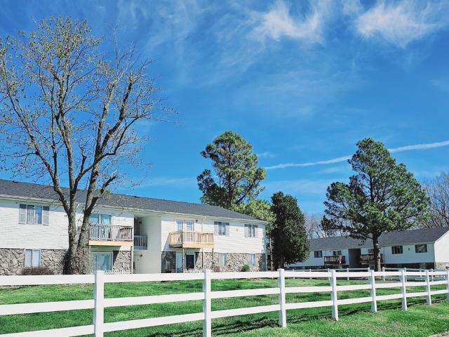 Hillwood Manor Apartments 2 Bedroom Apartment for Rent at 1732 Stone St, Union City, TN 38261