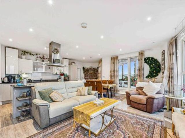 Hilltop Avenue, London, 3 Bedroom Flat