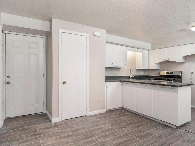 Hilltop Capital 219 1 Bedroom Apartment for Rent at 219 S 38th Ave, Omaha, NE 68131 Nebraska Medical Center