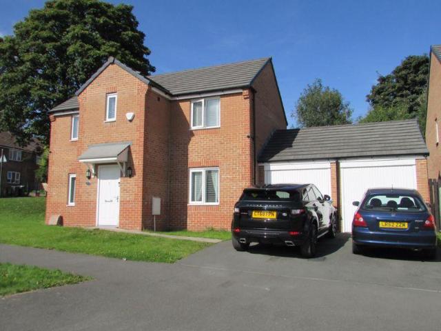 Hilltop Drive Rochdale 4 bed detached house to rent £1,599 pcm £369 pw