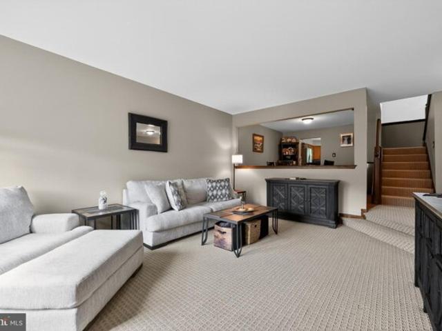 Hilltop Ln, Medford, Home For Sale