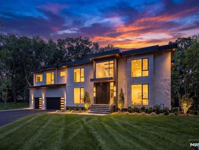 Hilltop Ter, Franklin Lakes, Home For Sale
