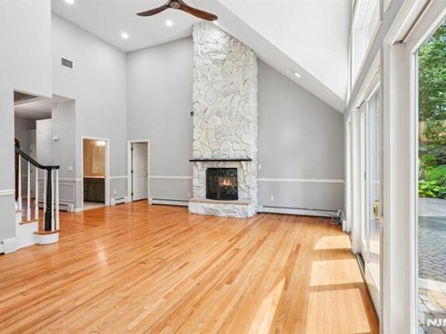 Hilltop Ter, Franklin Lakes, Home For Sale