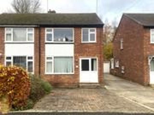 Hillview Crescent, Banbury OX16 3 bed semi detached house to rent £1,320 pcm £305 pw