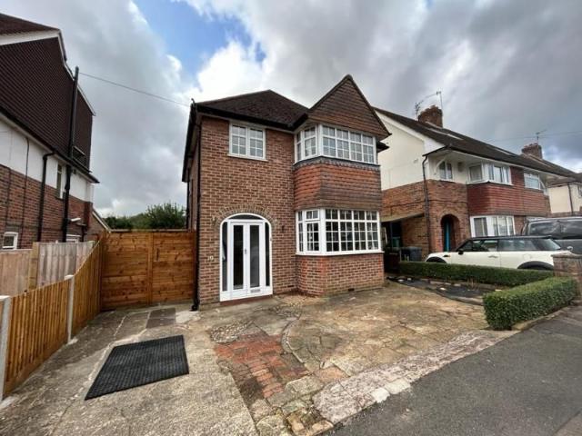 Hillview Crescent, Guildford GU2, 3 bed detached house to rent, £2,200 pcm | PrimeLocation