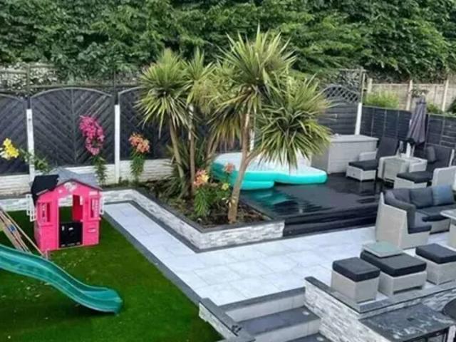 Hillview Gardens, Liverpool, L25 7XE, United Kingdom | 4 bed apartment for rent #143554270 | Rentberry