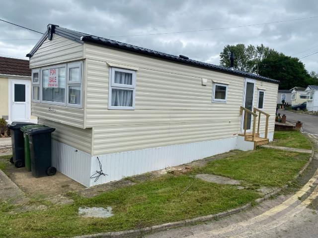 Hillview Manor Park, Winchester Road, Eastleigh SO50, 2 bed property to rent, £800 pcm | PrimeLocation