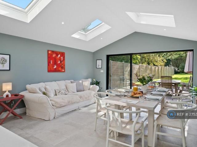 Hillview Road, London, NW7 3 bed semi detached house to rent £6,500 pcm £1,500 pw