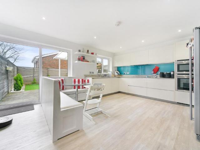Hillview, SW20 4 bed house to rent £4,250 pcm £981 pw