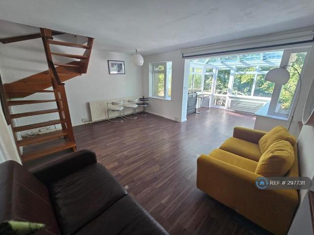 Hillyfield, Lewes, BN7 4 bed terraced house to rent £2,220 pcm £512 pw