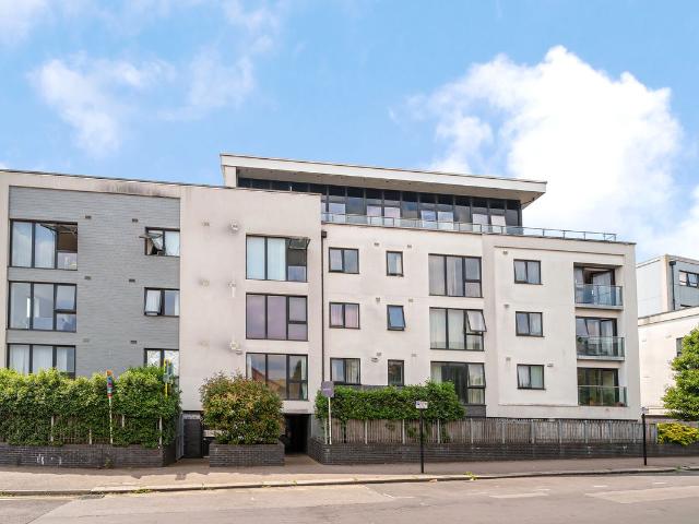 Hillyfield, London E17, 1 bed flat to rent, £1,500 pcm | PrimeLocation