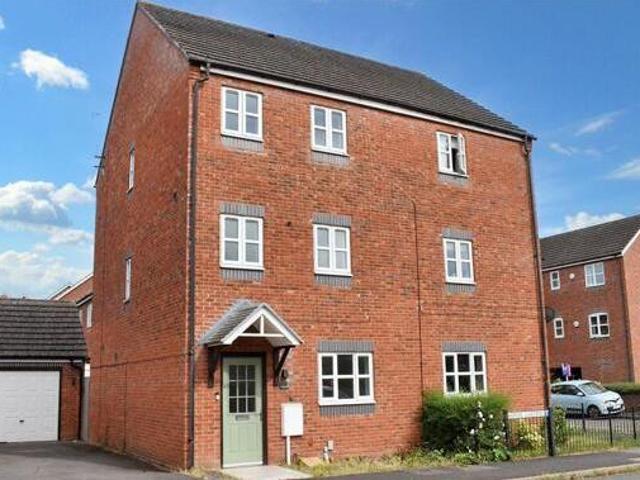 Hipkiss Gardens, Droitwich Spa, 4 Bedroom Semi detached