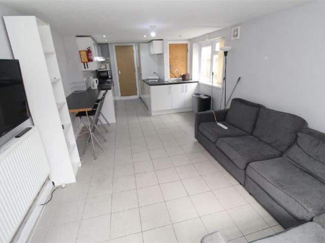 Hirwain Street, Cardiff CF24 7 bed house to rent £3,336 pcm £770 pw