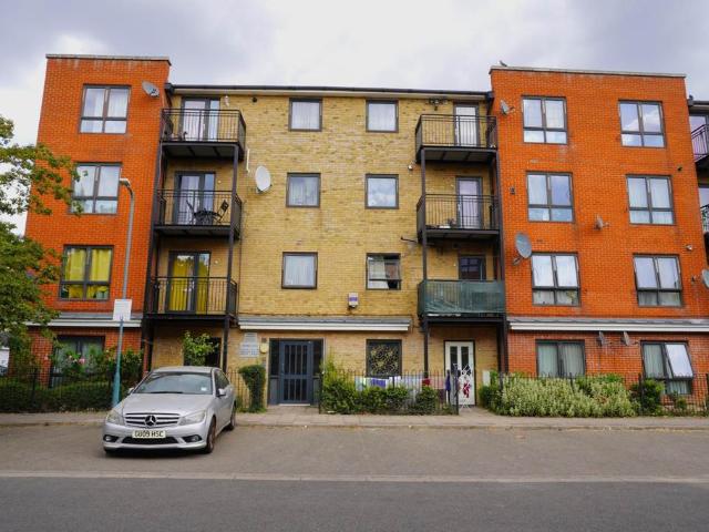 Hirst Crescent, Wembley 2 bed flat to rent £1,950 pcm £450 pw