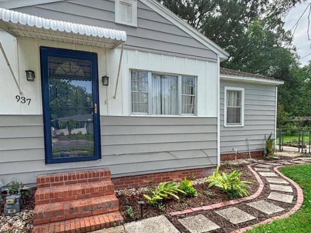 Historic 2 bd | xtra large backyard