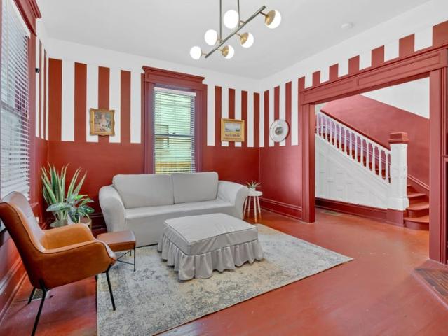 Historic Victorian Spacious Fully Furnished Room