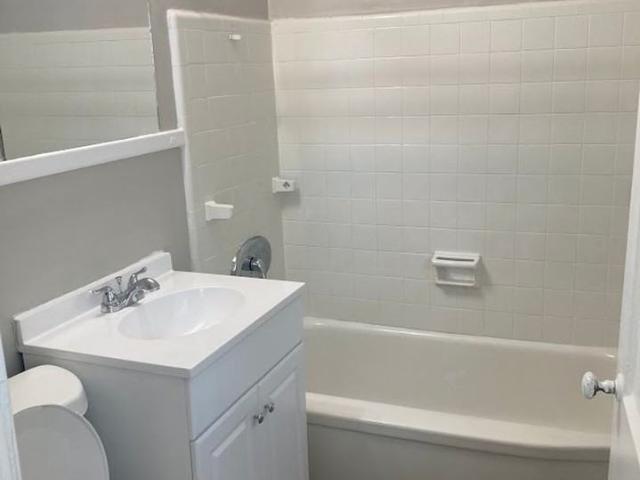 Historic Brookwood Apartments 1 Bedroom Apartment for Rent at 3324 Vineville Ave, Macon, GA 31204