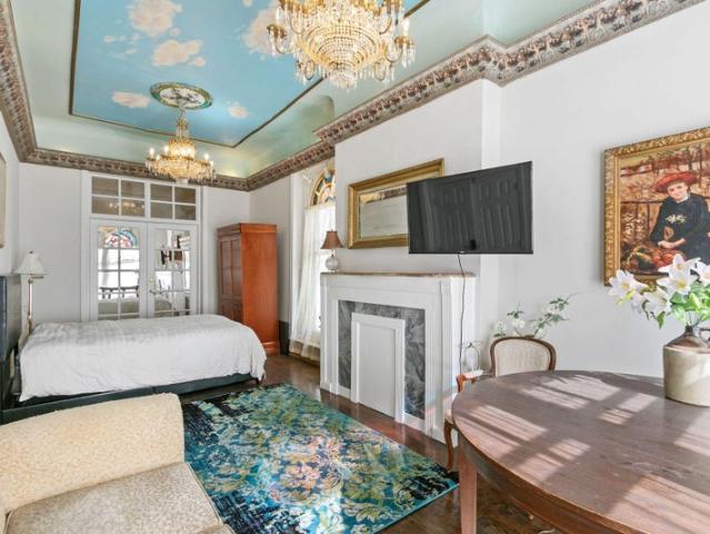 Historic Charm Large Rooms ️ Midtown Location