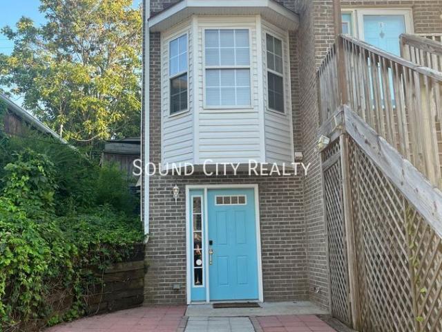 HISTORIC EAST NASHVILLE, 2 bedroom *walk to 5 points * PETS OK!