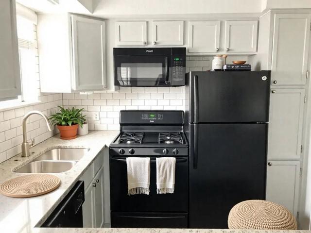 Historic Elegance, Move 1 Bedroom Apartment for Rent at 2100 Forest Park Blvd, Fort Worth, TX 76110 Berkeley Place