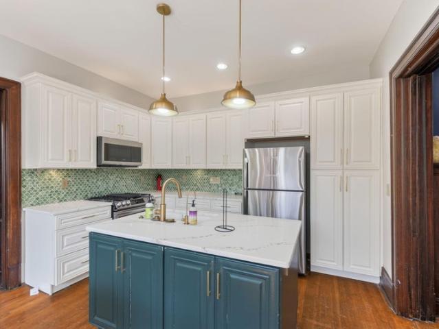 Historic Hyde Park Home | Spacious Rooms & Privat