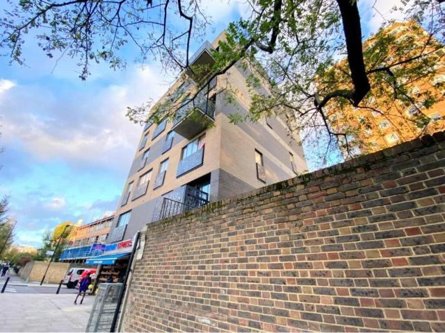 Hitchcock House 194 Pitfield Street. 3 bed apartment to rent £3,000 pcm £692 pw