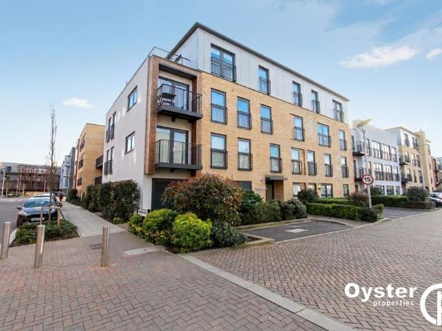 Hitchin Lane, Stanmore, HA7 3 bed flat to rent £2,500 pcm £577 pw