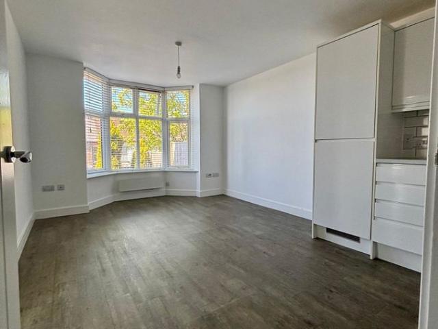 Hitchin Road, Luton LU2, 1 bed flat to rent, £900 pcm | PrimeLocation