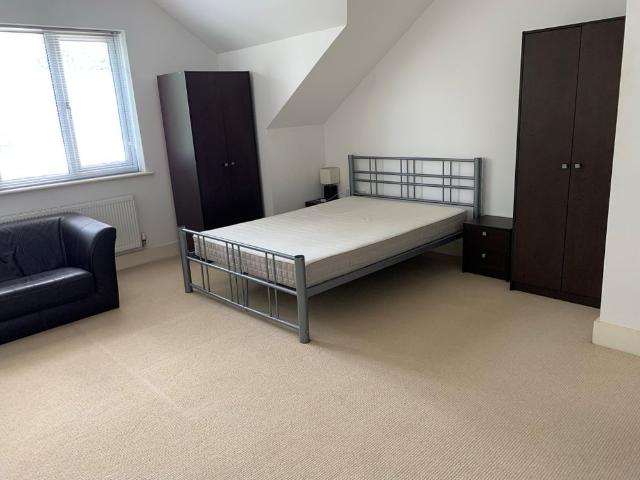 Hitchin Road Room 5