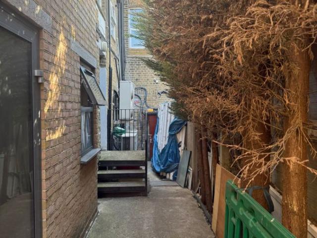 Hither Green Lane, London SE13, 1 bed flat to rent, £1,700 pcm | PrimeLocation
