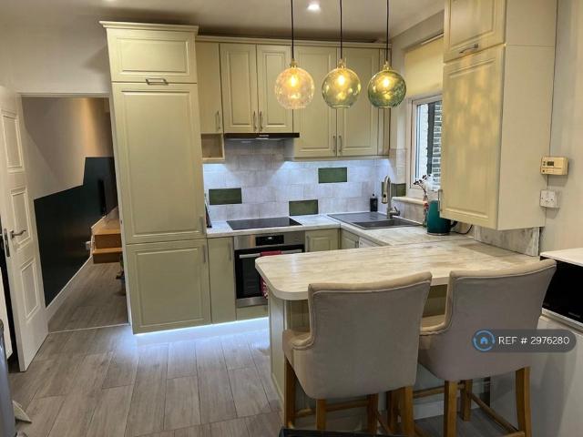 Hither Green Lane, London, SE13 2 bed flat to rent £1,950 pcm £450 pw