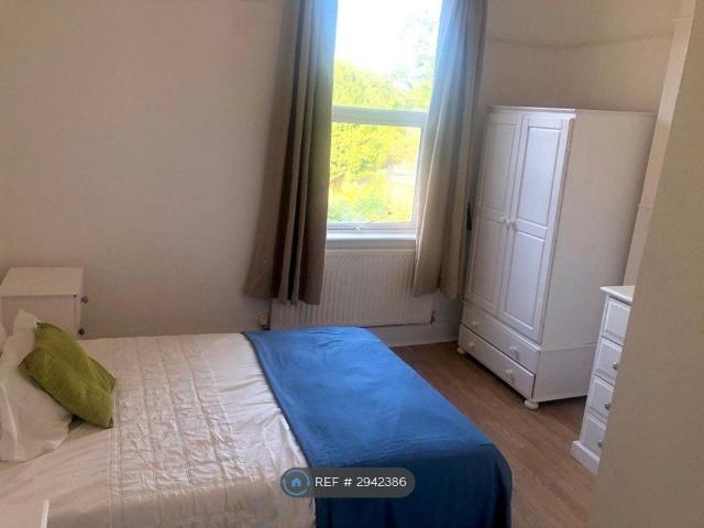 Hither Green Lane, London SE13, Room to rent, £975 pcm | PrimeLocation