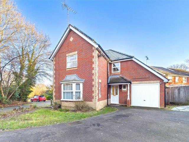 Hitherhooks Hill, Binfield. 4 bed detached house to rent £2,400 pcm £554 pw