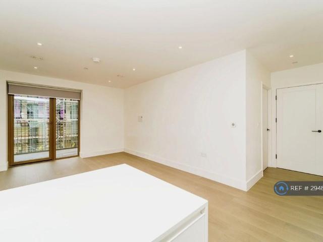 Hive House, Brentford/Kew, TW8 1 bed flat to rent £2,100 pcm £485 pw