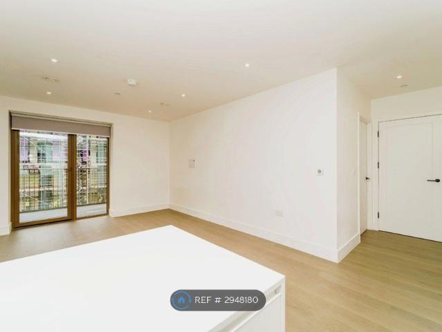 Hive House, Brentford/Kew TW8, 1 bed flat to rent, £2,300 pcm | PrimeLocation