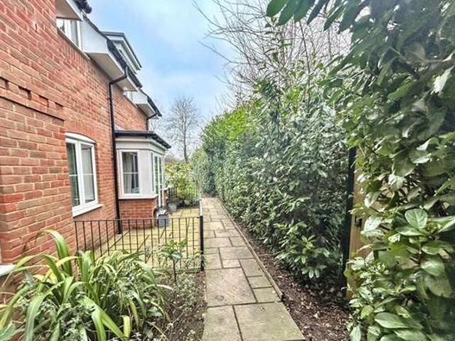 Hivings Hill, Chesham, 2 Bedroom Flat