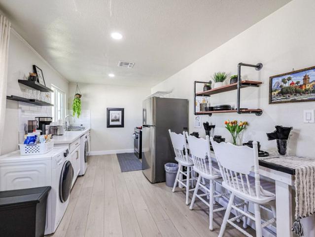 Home near community college, walk to public transi