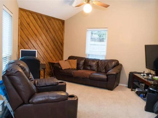 Home near stadiums and UT Arlington