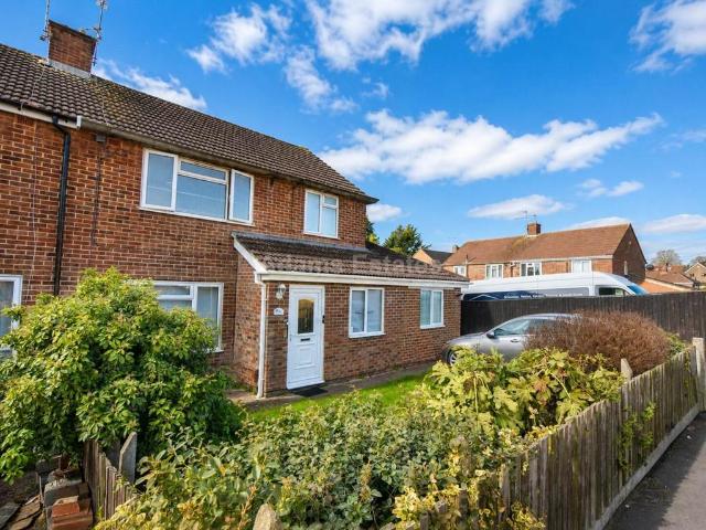 Home Farm Close, Reading 5 bed semi detached house to rent £2,750 pcm £635 pw